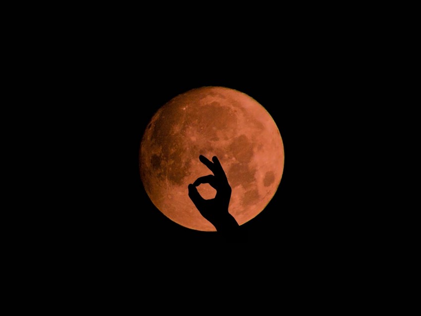 Free download | HD PNG moon hand gesture dark night 4k wallpaper | TOPpng